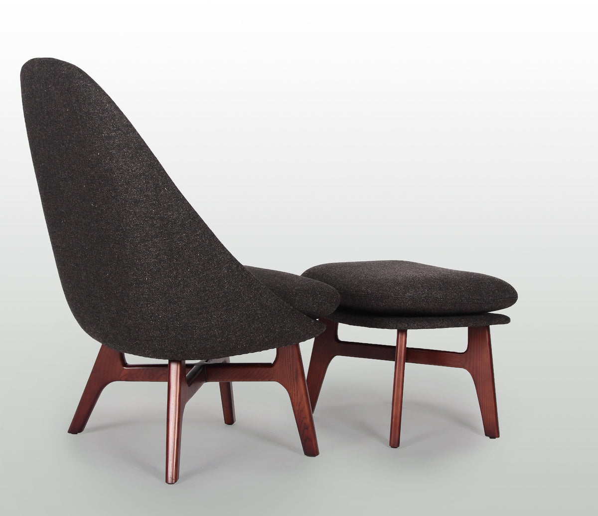 Solo Style Lounge Chair and Ottoman – Repro